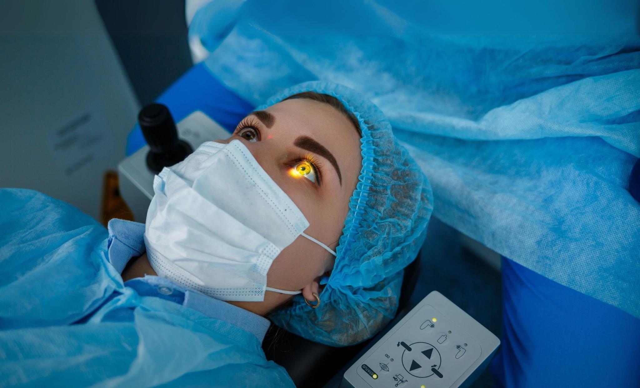 Laserska operacija oka: Što treba znati o zahvatu i oporavku - Qliniqa